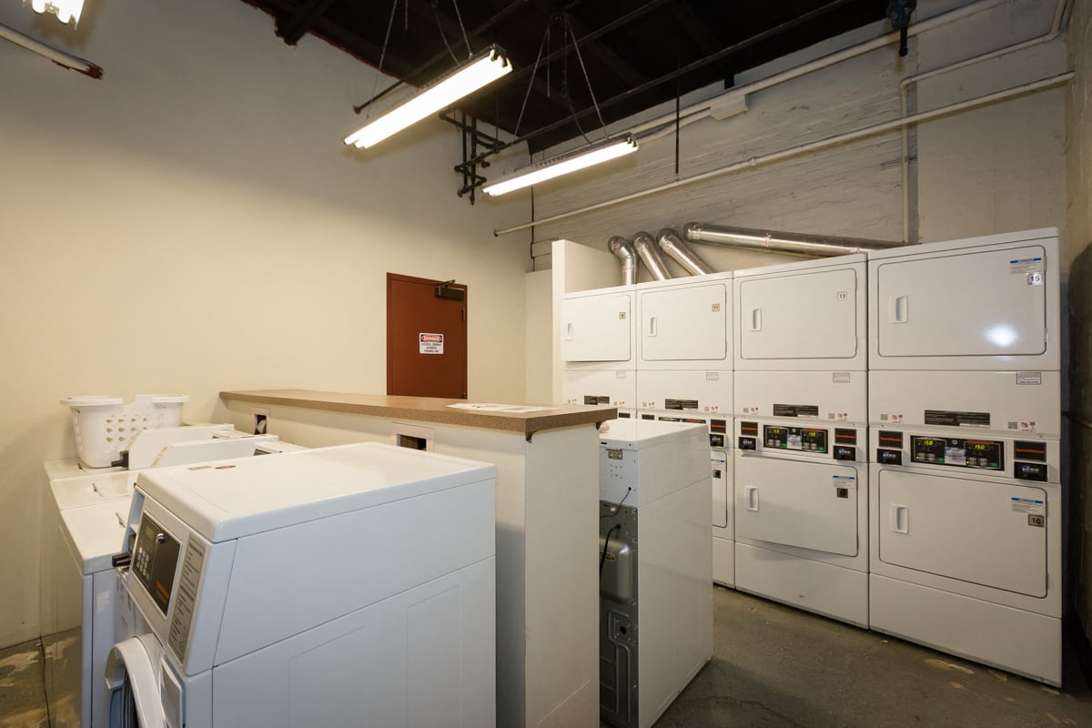Spacious Apartments in Chicago, IL | Ivy Terrace Apts
